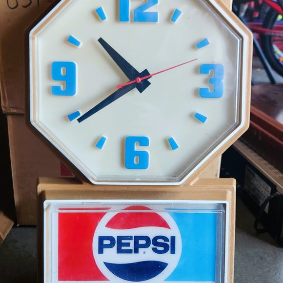 International Electric | Wall Decor | Vintage Pepsi Lighted Wall Clock ...